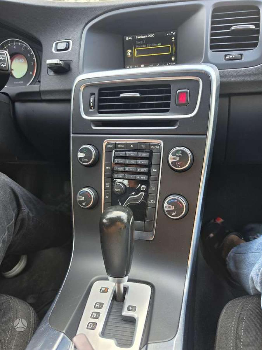 Balts Volvo V60 2012 Jonava, ar dzinēja tilpumu 1.60 L un nobraukumu 238 tūkst. km par 6800 €, foto 13 vietnē AUTOMOTO.COM.LV