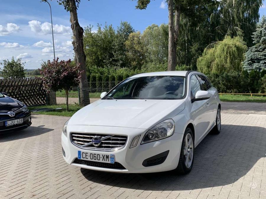 Белый Вольво B60 2012 в Ионава, объемом двигателя 1.98 л и пробегом 309 тыс. км за 5650 €, фото 1 на AUTOMOTO.COM.LV