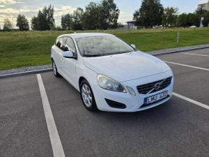 White Volvo V60 2012 in Panevezys, with an engine capacity of 1.98 L and mileage of 334 thousand km for 4800 €, photo  on AUTOMOTO.COM.LV