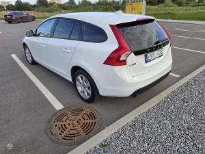 Balts Volvo V60 2012 Panevēža, ar dzinēja tilpumu 1.98 L un nobraukumu 334 tūkst. km par 4800 €, foto 6 vietnē AUTOMOTO.COM.LV