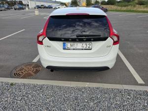 Balts Volvo V60 2012 Panevēža, ar dzinēja tilpumu 1.98 L un nobraukumu 334 tūkst. km par 4800 €, foto 7 vietnē AUTOMOTO.COM.LV