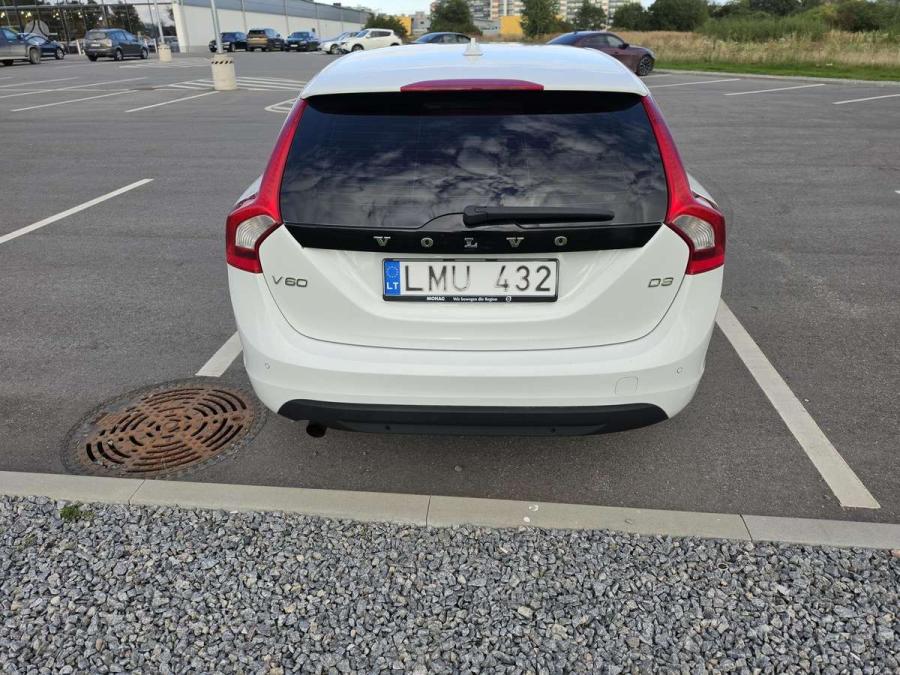 Balts Volvo V60 2012 Panevēža, ar dzinēja tilpumu 1.98 L un nobraukumu 334 tūkst. km par 4800 €, foto 7 vietnē AUTOMOTO.COM.LV