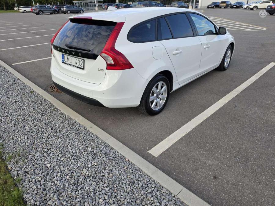 Balts Volvo V60 2012 Panevēža, ar dzinēja tilpumu 1.98 L un nobraukumu 334 tūkst. km par 4800 €, foto 8 vietnē AUTOMOTO.COM.LV