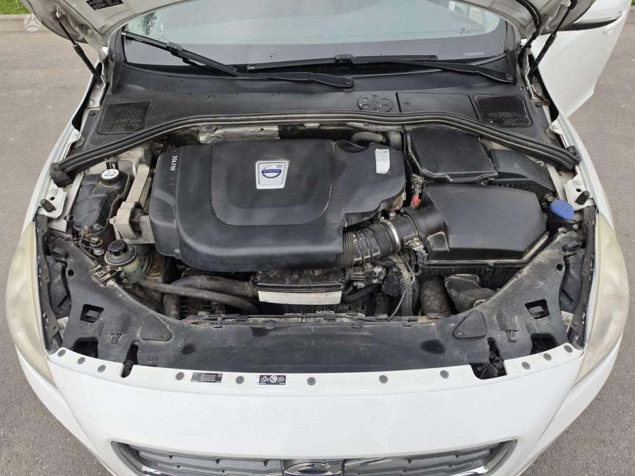 Balts Volvo V60 2012 Panevēža, ar dzinēja tilpumu 1.98 L un nobraukumu 334 tūkst. km par 4800 €, foto 10 vietnē AUTOMOTO.COM.LV