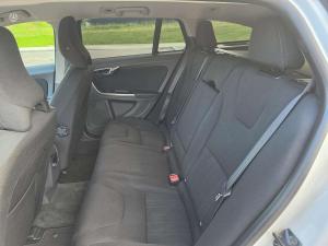 Balts Volvo V60 2012 Panevēža, ar dzinēja tilpumu 1.98 L un nobraukumu 334 tūkst. km par 4800 €, foto 16 vietnē AUTOMOTO.COM.LV