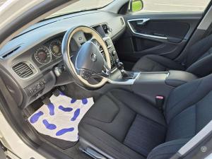 Balts Volvo V60 2012 Panevēža, ar dzinēja tilpumu 1.98 L un nobraukumu 334 tūkst. km par 4800 €, foto 17 vietnē AUTOMOTO.COM.LV