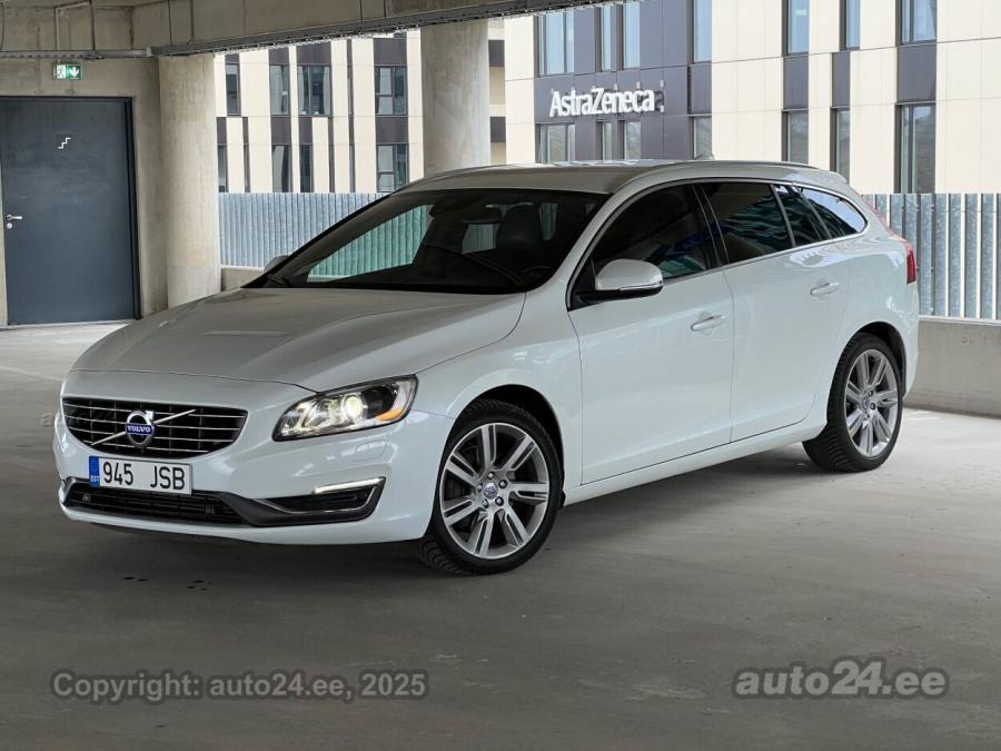 White Volvo V60 2013 in Tallinn, with an engine capacity of 2.40 L and mileage of 199 thousand km for 10299 €, photo 1 on AUTOMOTO.COM.LV