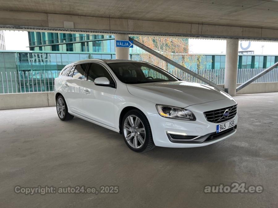 White Volvo V60 2013 in Tallinn, with an engine capacity of 2.40 L and mileage of 199 thousand km for 10299 €, photo 2 on AUTOMOTO.COM.LV