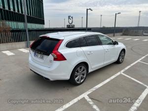 White Volvo V60 2013 in Tallinn, with an engine capacity of 2.40 L and mileage of 199 thousand km for 10299 €, photo 4 on AUTOMOTO.COM.LV