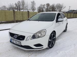 Balts Volvo V60 2013 Daugavpils, ar dzinēja tilpumu 2.00 L un nobraukumu 0 tūkst. km par 6250 €, foto  vietnē AUTOMOTO.COM.LV