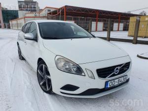 Balts Volvo V60 2013 Daugavpils, ar dzinēja tilpumu 2.00 L un nobraukumu 0 tūkst. km par 6250 €, foto 2 vietnē AUTOMOTO.COM.LV