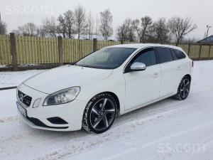 Balts Volvo V60 2013 Daugavpils, ar dzinēja tilpumu 2.00 L un nobraukumu 0 tūkst. km par 6250 €, foto 5 vietnē AUTOMOTO.COM.LV