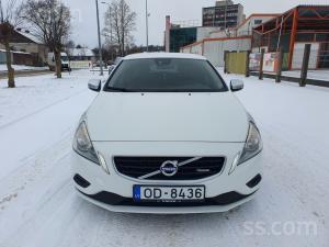 Balts Volvo V60 2013 Daugavpils, ar dzinēja tilpumu 2.00 L un nobraukumu 0 tūkst. km par 6250 €, foto 7 vietnē AUTOMOTO.COM.LV
