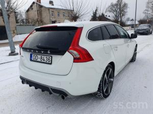 Balts Volvo V60 2013 Daugavpils, ar dzinēja tilpumu 2.00 L un nobraukumu 0 tūkst. km par 6250 €, foto 9 vietnē AUTOMOTO.COM.LV