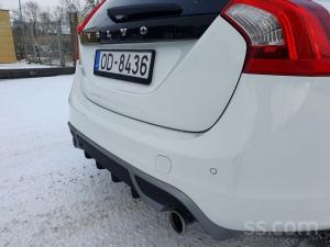 Balts Volvo V60 2013 Daugavpils, ar dzinēja tilpumu 2.00 L un nobraukumu 0 tūkst. km par 6250 €, foto 14 vietnē AUTOMOTO.COM.LV