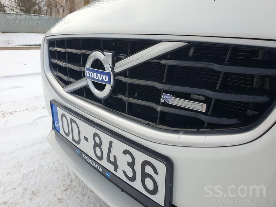 Balts Volvo V60 2013 Daugavpils, ar dzinēja tilpumu 2.00 L un nobraukumu 0 tūkst. km par 6250 €, foto 16 vietnē AUTOMOTO.COM.LV