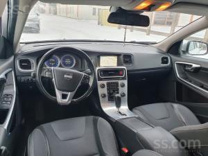 Balts Volvo V60 2013 Daugavpils, ar dzinēja tilpumu 2.00 L un nobraukumu 0 tūkst. km par 6250 €, foto 18 vietnē AUTOMOTO.COM.LV