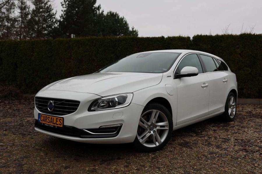 White Volvo V60 2013 in Alytus, with an engine capacity of 2.40 L and mileage of 251 thousand km for 7500 €, photo 1 on AUTOMOTO.COM.LV
