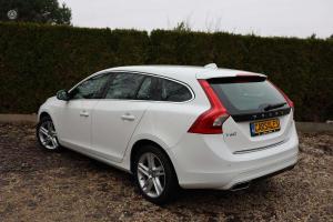 White Volvo V60 2013 in Alytus, with an engine capacity of 2.40 L and mileage of 251 thousand km for 7500 €, photo 3 on AUTOMOTO.COM.LV