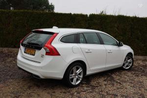 White Volvo V60 2013 in Alytus, with an engine capacity of 2.40 L and mileage of 251 thousand km for 7500 €, photo 4 on AUTOMOTO.COM.LV
