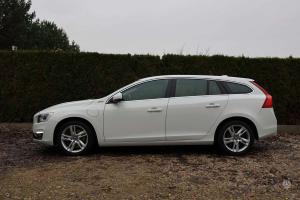 White Volvo V60 2013 in Alytus, with an engine capacity of 2.40 L and mileage of 251 thousand km for 7500 €, photo 7 on AUTOMOTO.COM.LV