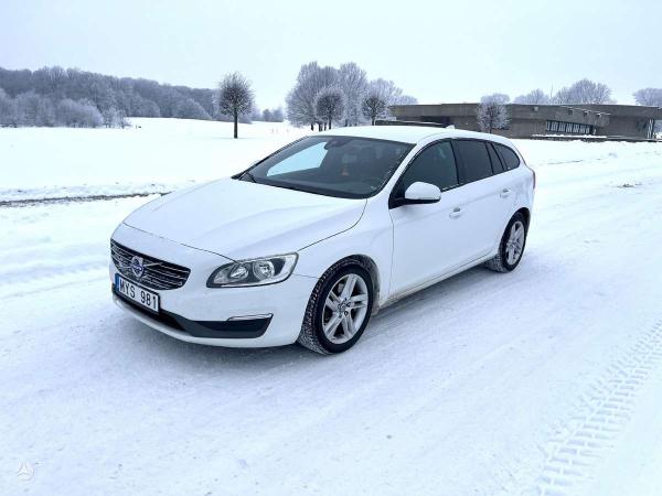 White Volvo V60 2013 in Kaunas, with an engine capacity of 1.98 L and mileage of 320 thousand km for 7350 €, photo 4 on AUTOMOTO.COM.LV