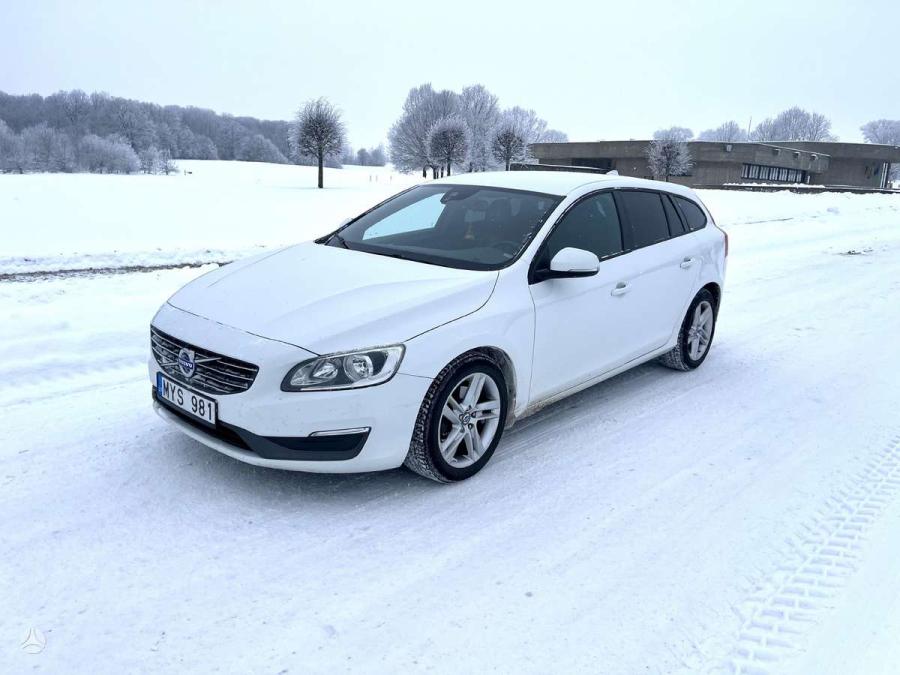 Balts Volvo V60 2013 Kauņa, ar dzinēja tilpumu 1.98 L un nobraukumu 320 tūkst. km par 7350 €, foto 4 vietnē AUTOMOTO.COM.LV
