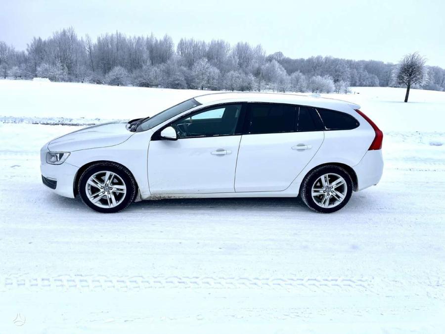 Balts Volvo V60 2013 Kauņa, ar dzinēja tilpumu 1.98 L un nobraukumu 320 tūkst. km par 7350 €, foto 5 vietnē AUTOMOTO.COM.LV
