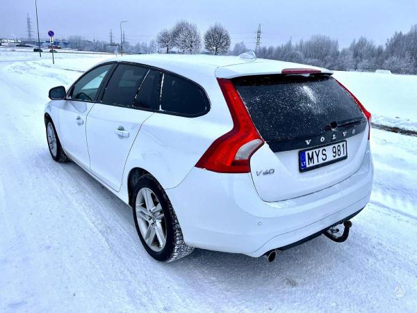 White Volvo V60 2013 in Kaunas, with an engine capacity of 1.98 L and mileage of 320 thousand km for 7350 €, photo 6 on AUTOMOTO.COM.LV
