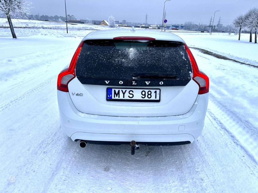 Balts Volvo V60 2013 Kauņa, ar dzinēja tilpumu 1.98 L un nobraukumu 320 tūkst. km par 7350 €, foto 7 vietnē AUTOMOTO.COM.LV