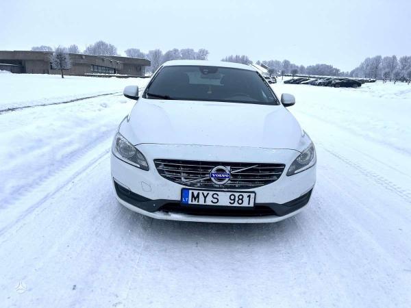 White Volvo V60 2013 in Kaunas, with an engine capacity of 1.98 L and mileage of 320 thousand km for 7350 €, photo 10 on AUTOMOTO.COM.LV