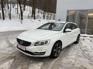 Balts Volvo V60 2013 Alīta, ar dzinēja tilpumu 2.40 L un nobraukumu 289 tūkst. km par 5950 €, foto  vietnē AUTOMOTO.COM.LV
