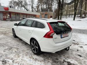 White Volvo V60 2013 in Alytus, with an engine capacity of 2.40 L and mileage of 289 thousand km for 5950 €, photo 3 on AUTOMOTO.COM.LV