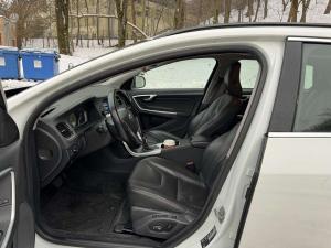 White Volvo V60 2013 in Alytus, with an engine capacity of 2.40 L and mileage of 289 thousand km for 5950 €, photo 6 on AUTOMOTO.COM.LV