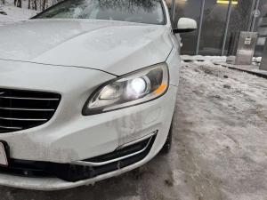 White Volvo V60 2013 in Alytus, with an engine capacity of 2.40 L and mileage of 289 thousand km for 5950 €, photo 17 on AUTOMOTO.COM.LV