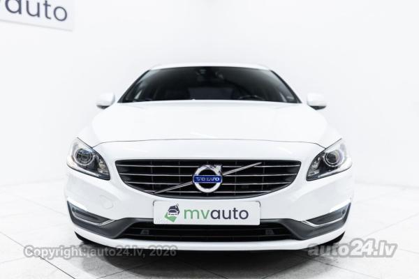 White Volvo V60 2013 in Tallinn, with an engine capacity of 2.40 L and mileage of 211 thousand km for 9990 €, photo 4 on AUTOMOTO.COM.LV