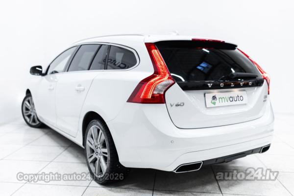 White Volvo V60 2013 in Tallinn, with an engine capacity of 2.40 L and mileage of 211 thousand km for 9990 €, photo 8 on AUTOMOTO.COM.LV