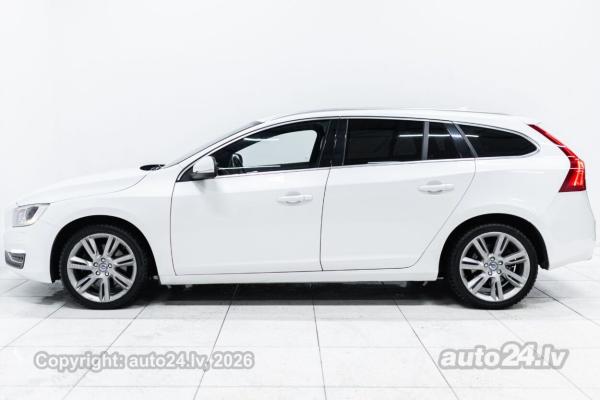 White Volvo V60 2013 in Tallinn, with an engine capacity of 2.40 L and mileage of 211 thousand km for 9990 €, photo 10 on AUTOMOTO.COM.LV