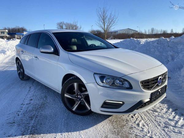 White Volvo V60 2013 in Siauliai, with an engine capacity of 2.00 L and mileage of 310 thousand km for 7650 €, photo 2 on AUTOMOTO.COM.LV