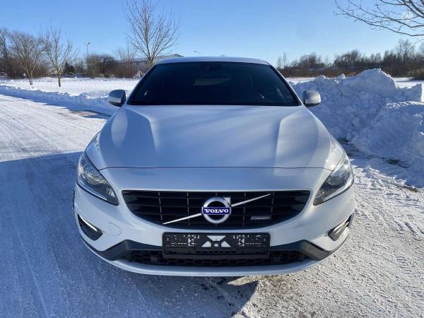 White Volvo V60 2013 in Siauliai, with an engine capacity of 2.00 L and mileage of 310 thousand km for 7650 €, photo 6 on AUTOMOTO.COM.LV