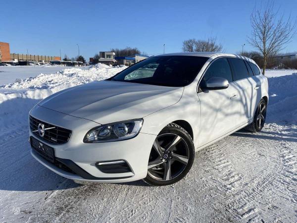 White Volvo V60 2013 in Siauliai, with an engine capacity of 2.00 L and mileage of 310 thousand km for 7650 €, photo 8 on AUTOMOTO.COM.LV