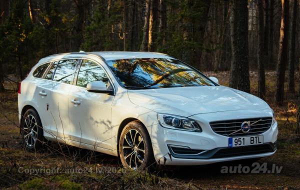 Balts Volvo V60 2013 Hāpsalu, ar dzinēja tilpumu 2.00 L un nobraukumu 281 tūkst. km par 9000 €, foto 1 vietnē AUTOMOTO.COM.LV