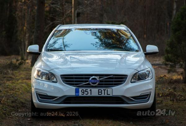 Balts Volvo V60 2013 Hāpsalu, ar dzinēja tilpumu 2.00 L un nobraukumu 281 tūkst. km par 9000 €, foto 2 vietnē AUTOMOTO.COM.LV