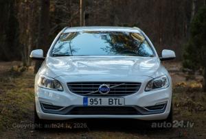 Balts Volvo V60 2013 Hāpsalu, ar dzinēja tilpumu 2.00 L un nobraukumu 281 tūkst. km par 9000 €, foto 2 vietnē AUTOMOTO.COM.LV