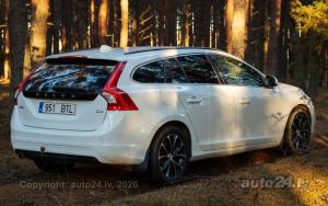 Balts Volvo V60 2013 Hāpsalu, ar dzinēja tilpumu 2.00 L un nobraukumu 281 tūkst. km par 9000 €, foto 4 vietnē AUTOMOTO.COM.LV