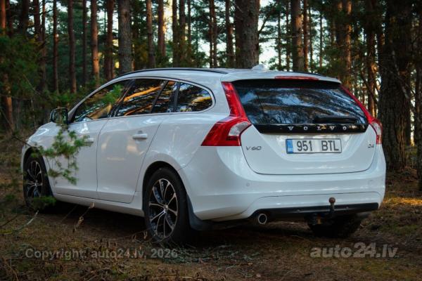 Balts Volvo V60 2013 Hāpsalu, ar dzinēja tilpumu 2.00 L un nobraukumu 281 tūkst. km par 9000 €, foto 5 vietnē AUTOMOTO.COM.LV