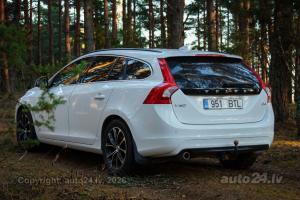Balts Volvo V60 2013 Hāpsalu, ar dzinēja tilpumu 2.00 L un nobraukumu 281 tūkst. km par 9000 €, foto 5 vietnē AUTOMOTO.COM.LV