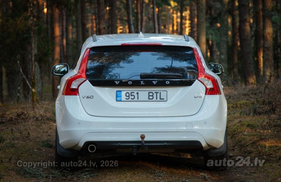 Balts Volvo V60 2013 Hāpsalu, ar dzinēja tilpumu 2.00 L un nobraukumu 281 tūkst. km par 9000 €, foto 6 vietnē AUTOMOTO.COM.LV