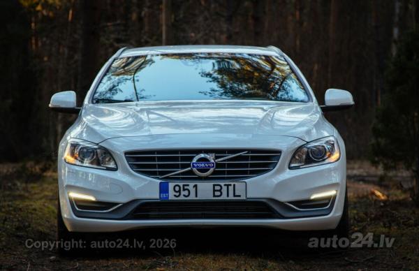 Balts Volvo V60 2013 Hāpsalu, ar dzinēja tilpumu 2.00 L un nobraukumu 281 tūkst. km par 9000 €, foto 10 vietnē AUTOMOTO.COM.LV