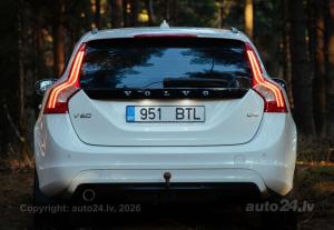 Balts Volvo V60 2013 Hāpsalu, ar dzinēja tilpumu 2.00 L un nobraukumu 281 tūkst. km par 9000 €, foto 11 vietnē AUTOMOTO.COM.LV